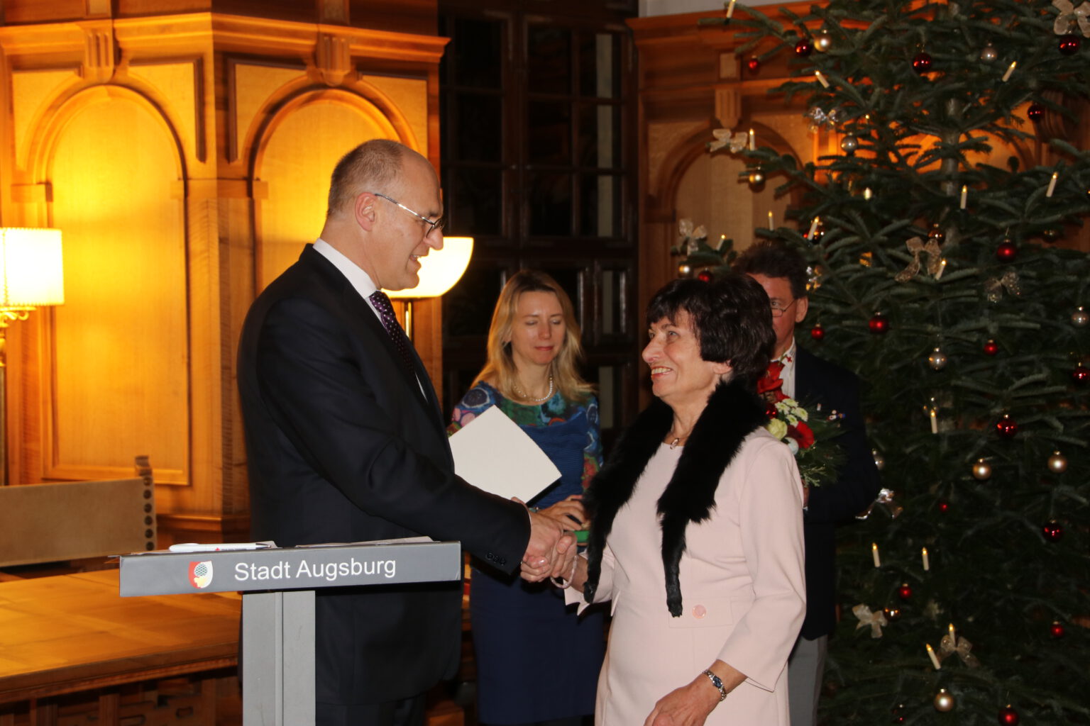 Ehrung – Anita Donderer für ihre Verdienste im Ehrenamt ausgezeichnet ...